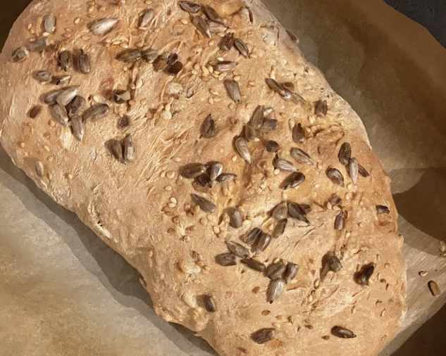 Domáci chlieb so slnečnicou a sezamom (recept) | Gastro-tipy.SK