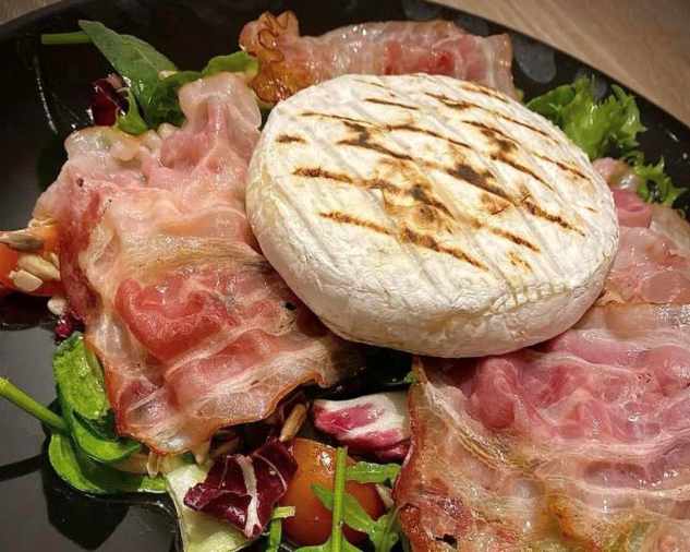 Grilovaný encián so slaninovými chipsami a šalátom (recept) | Gastro ...