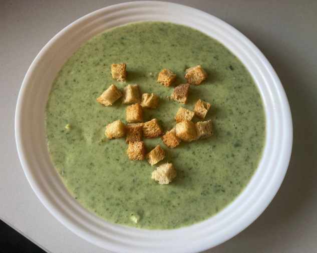 Krém z hrášku a čerstvého medvedieho cesnaku (recept) | Gastro-tipy.SK