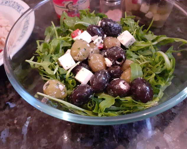 Rukolový šalát s olivami (recept) | Gastro-tipy.SK