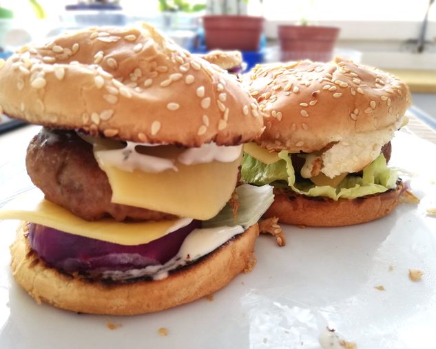 Domáci hamburger (recept) | Gastro-tipy.SK