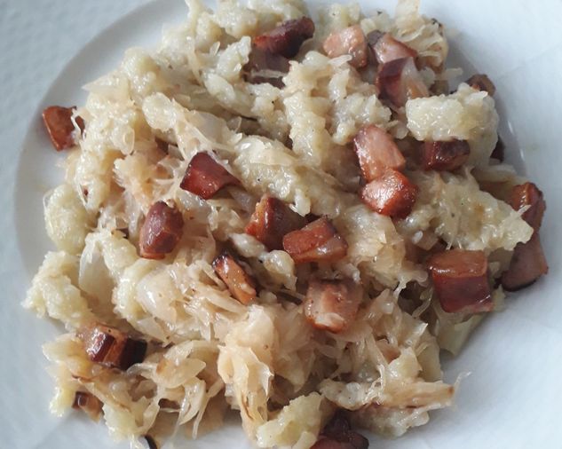Strapačky s kapustou a slaninou (recept) | Gastro-tipy.SK