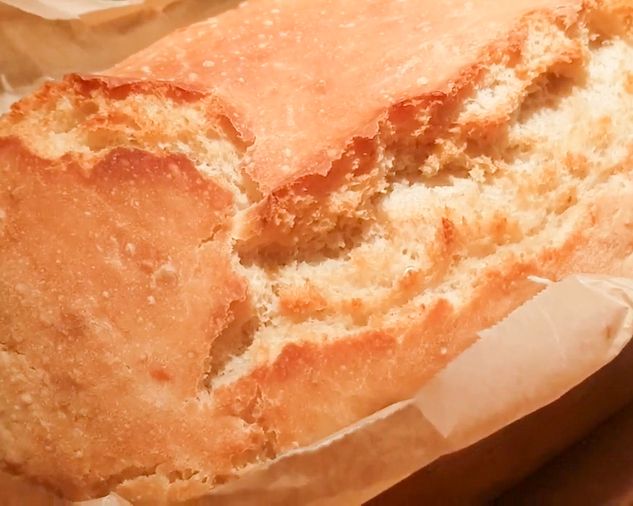 Jednoduchý domáci chlieb (videorecept) | Gastro-tipy.SK