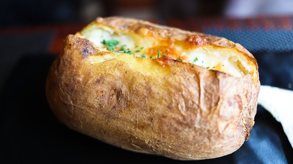 Recept: Pečené zemiaky plnené bryndzou | Gastro-tipy.SK